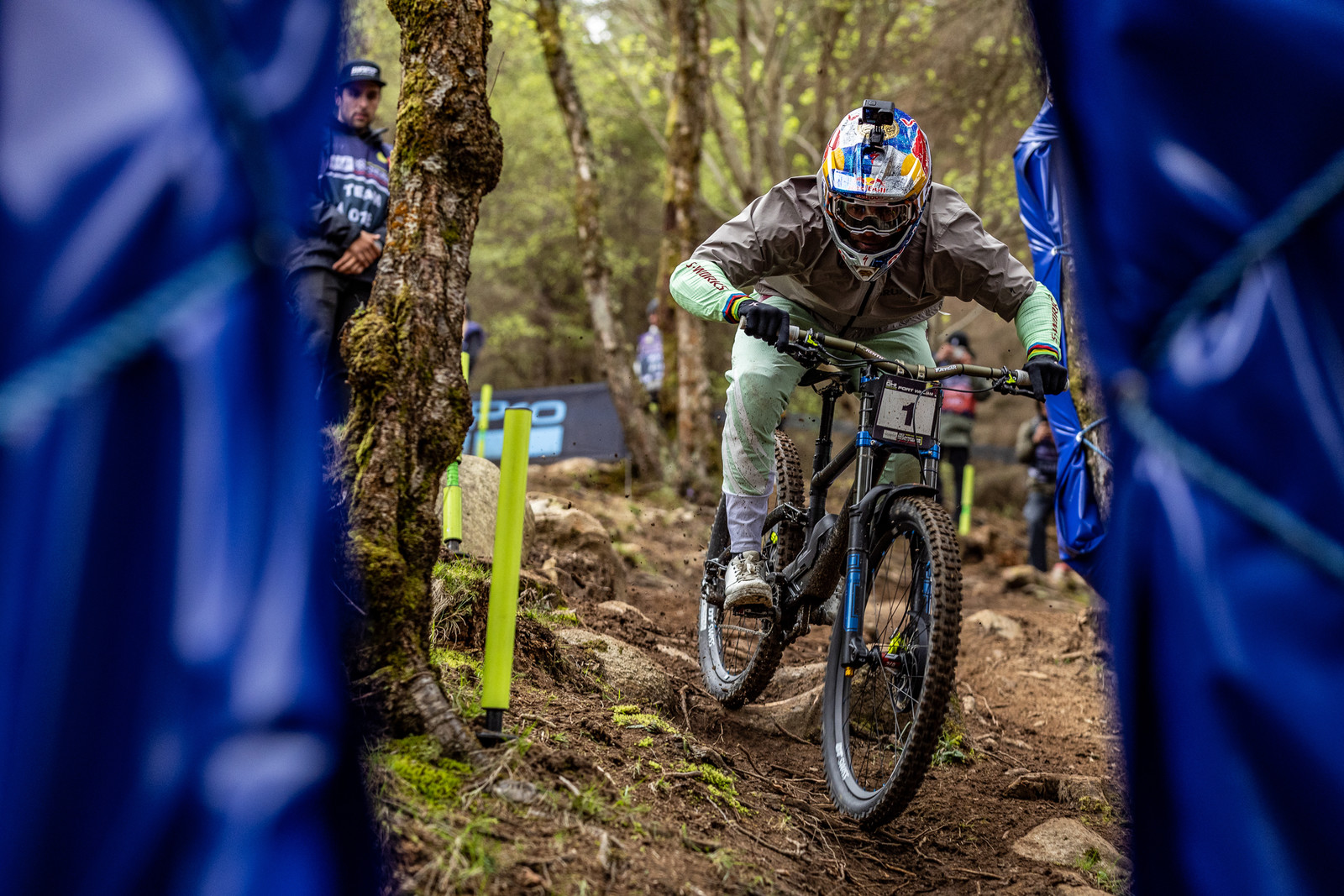 Loic in his practice kit - Fort William World Cup Downhill Race Day - Mountain Biking Pictures ...